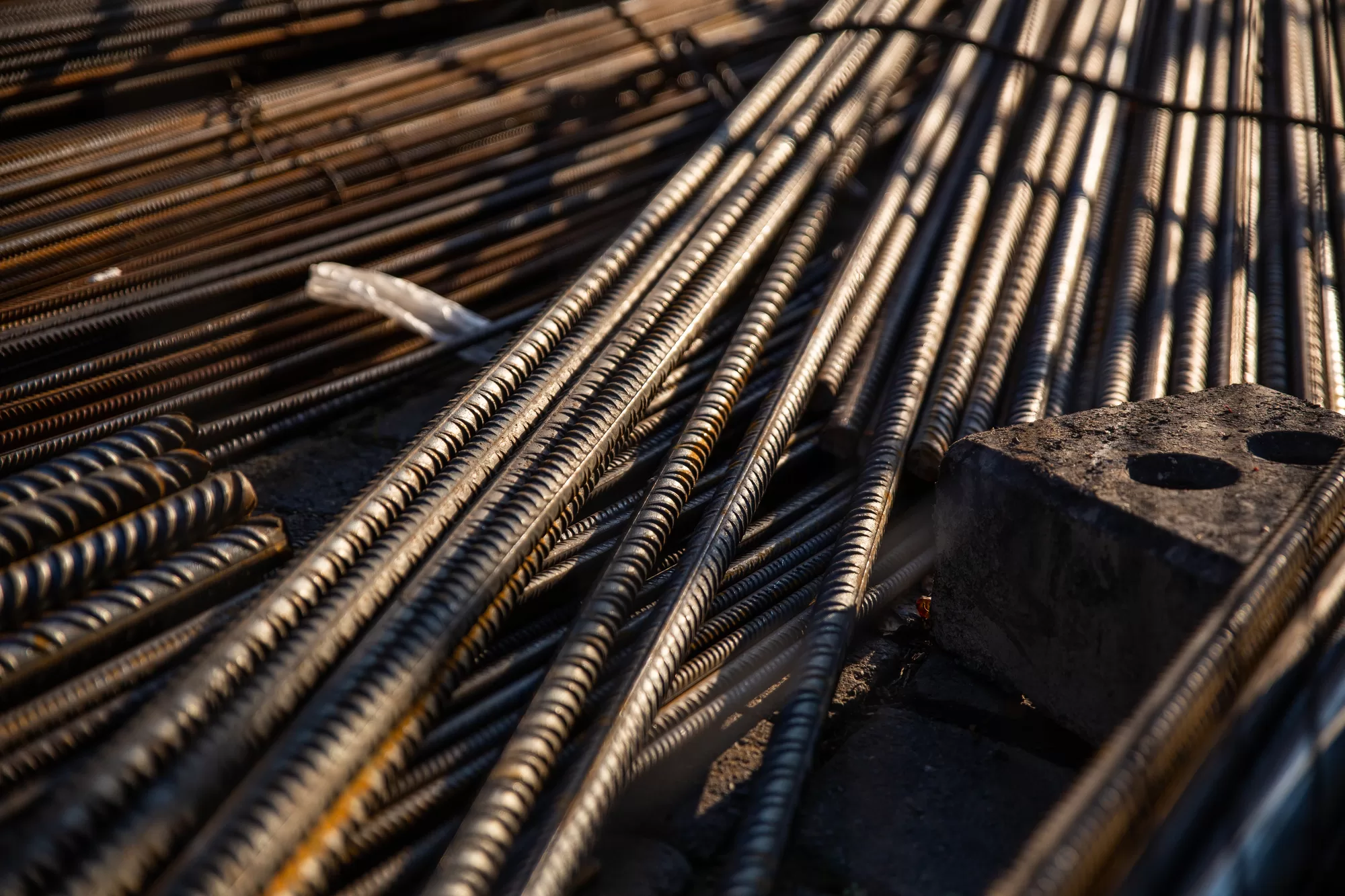 Quais são as diferenças entre a viga H e a viga W? - New Aço